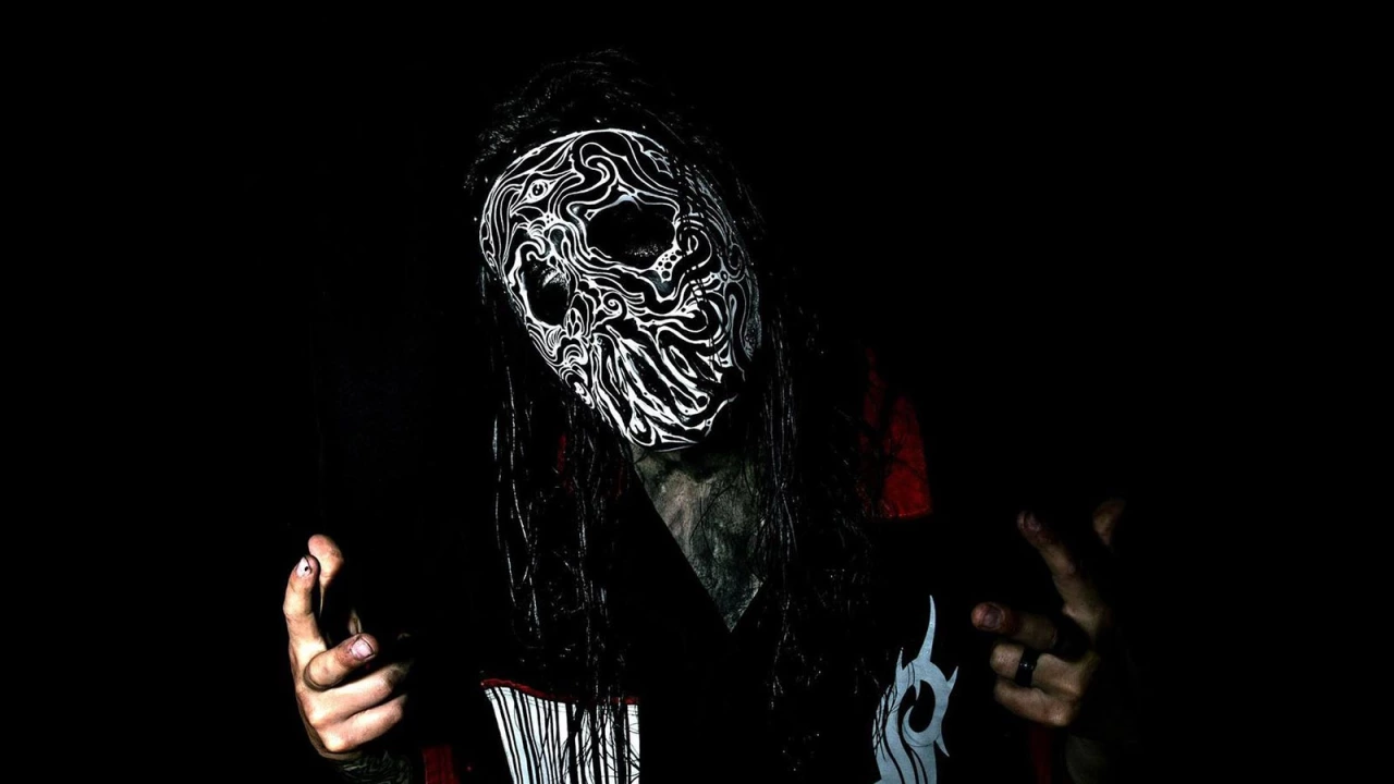 SLIPKNOT's Jay Weinberg unveils new mask for Knotfest Japan