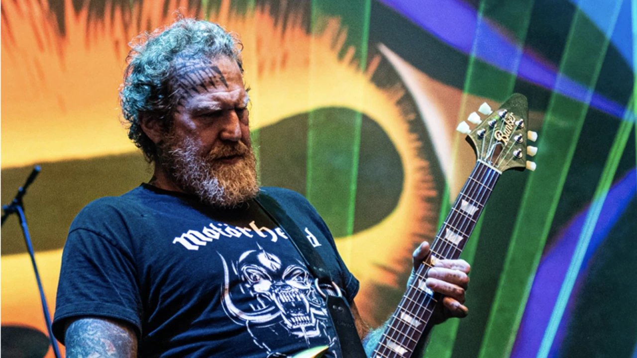 MASTODON split with guitarist BRENT HINDS