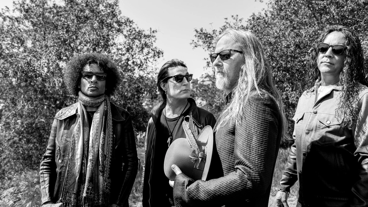 ALICE IN CHAINS' SEAN KINNEY issues statement following medical ...