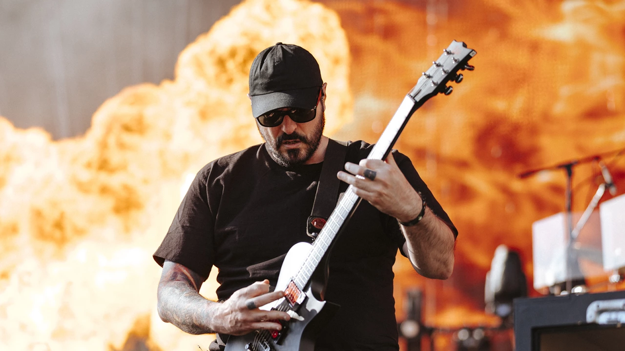 BREAKING BENJAMIN announce North American tour with CHEVELLE