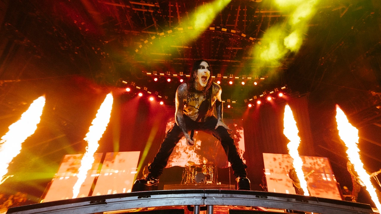 MOTIONLESS IN WHITE announce more "Sweat and Blood" headline dates