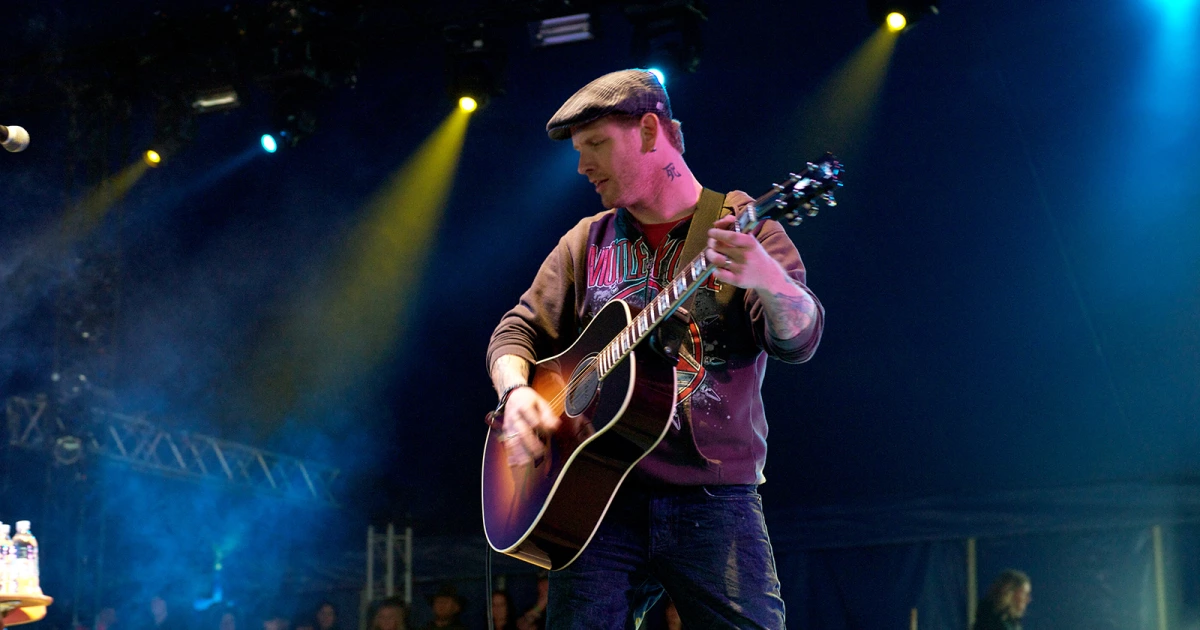 See Slipknot's Corey Taylor Deliver Intimate "Snuff" Solo Acoustic ...