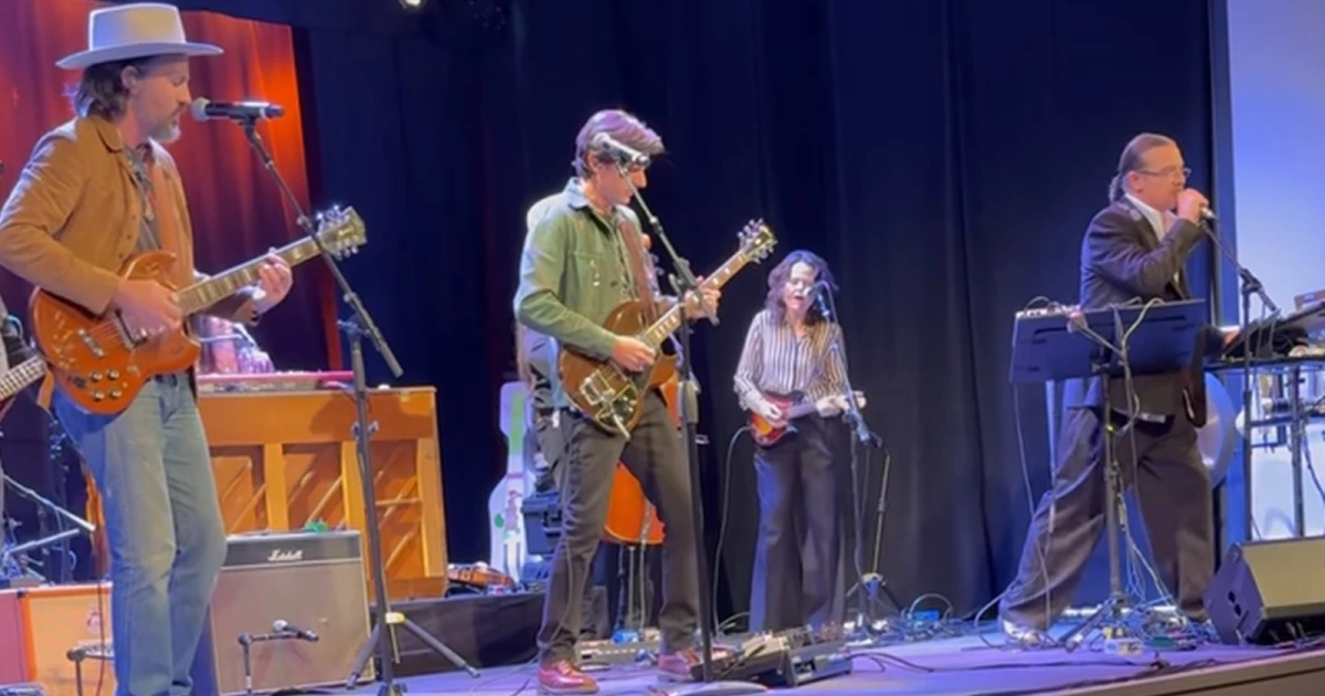 See MIKE PATTON and AVETT BROTHERS' debut performance as AVTT / PTTN