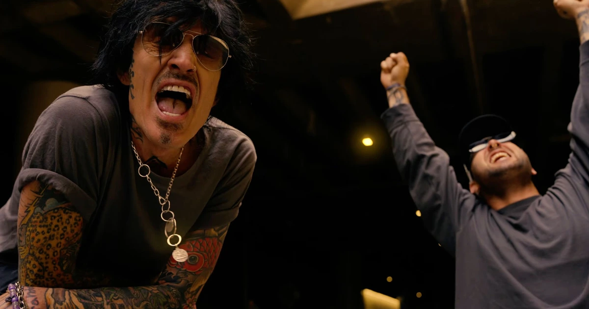 MÖTLEY CRÜE's TOMMY LEE teams with CHAD TEPPER on new solo song "Stupid ...