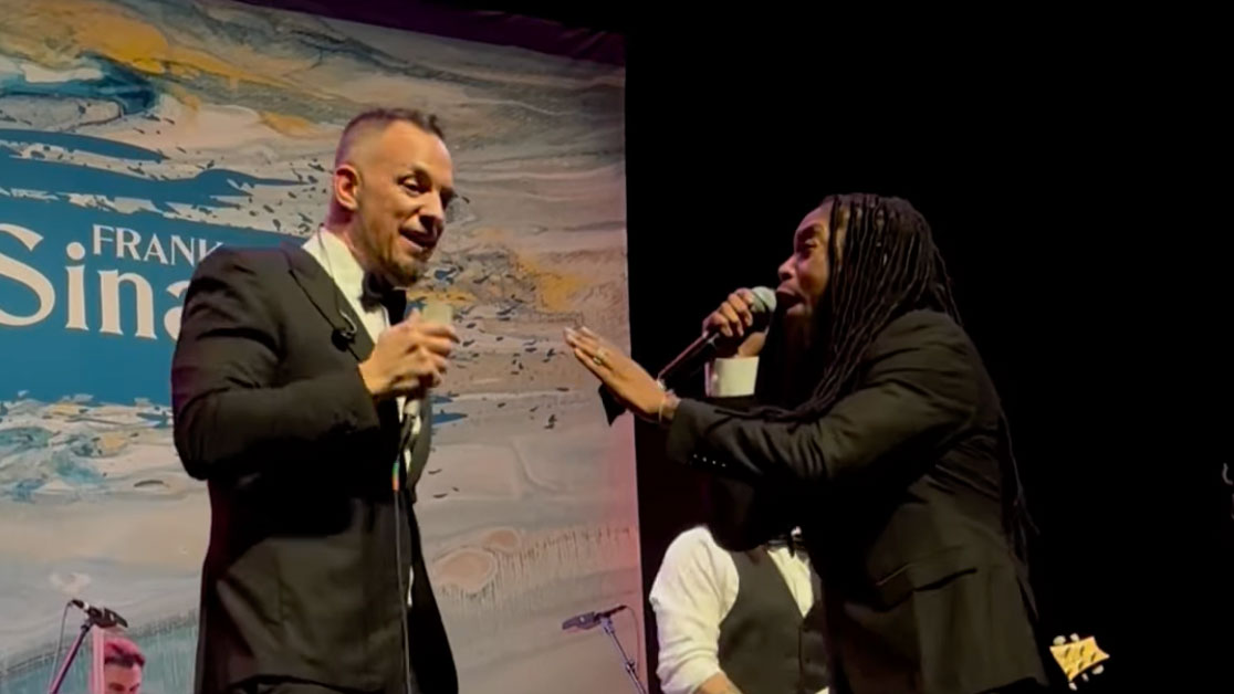 See MARK TREMONTI sing "This Christmas" with SEVENDUST's LAJON WITHERSPOON