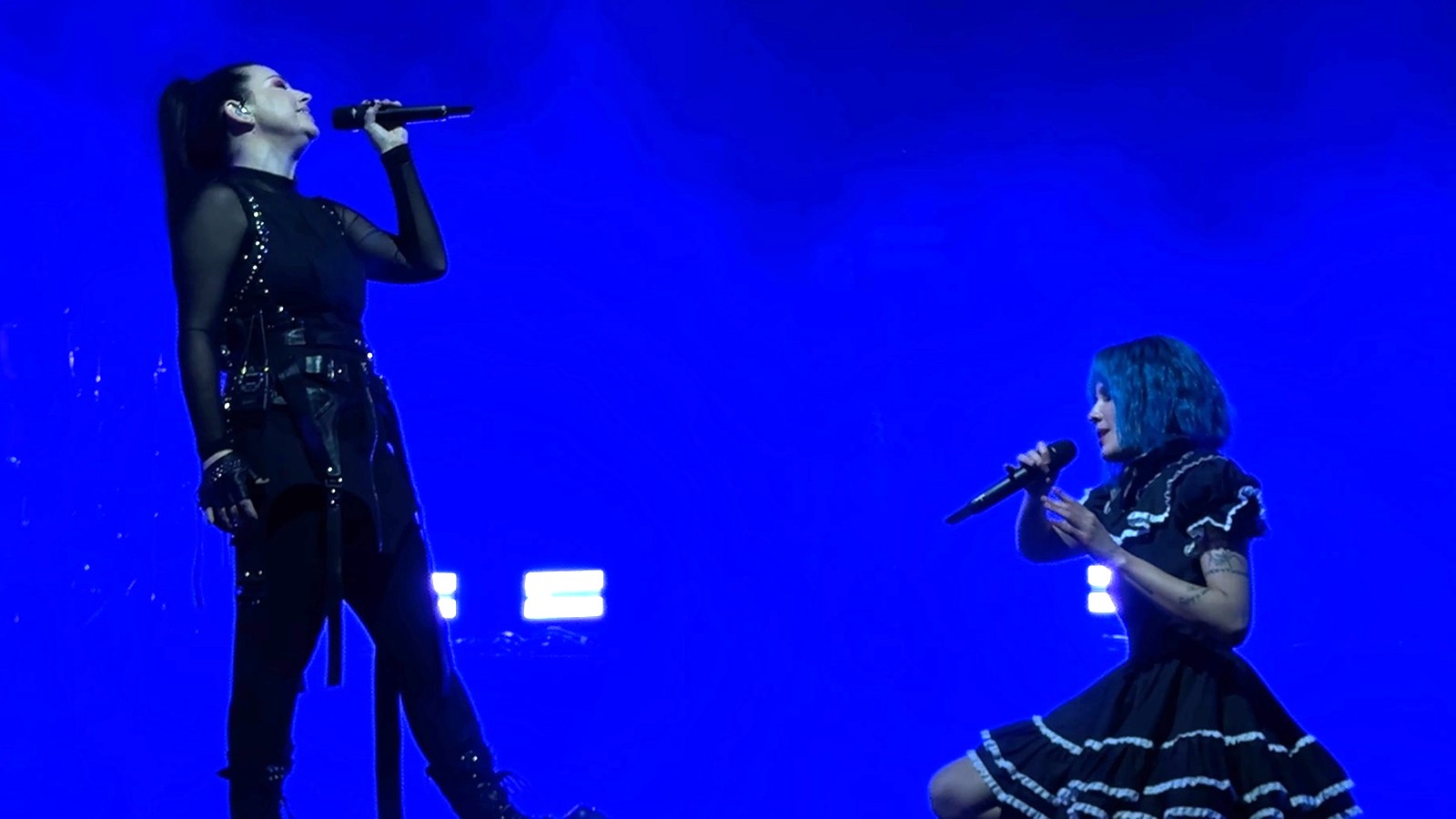 See AMY LEE and HALSEY give "Hand That Feeds" live debut in Hollywood