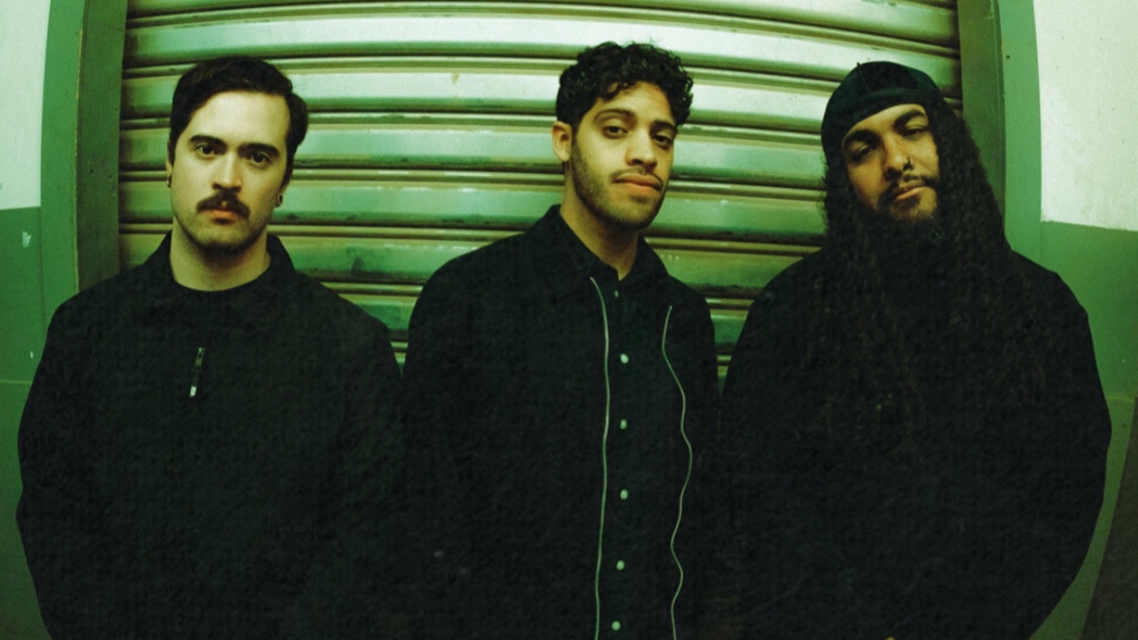 Hear EN MASSE channel DEFTONES and GLASSJAW on new song "taketwo"