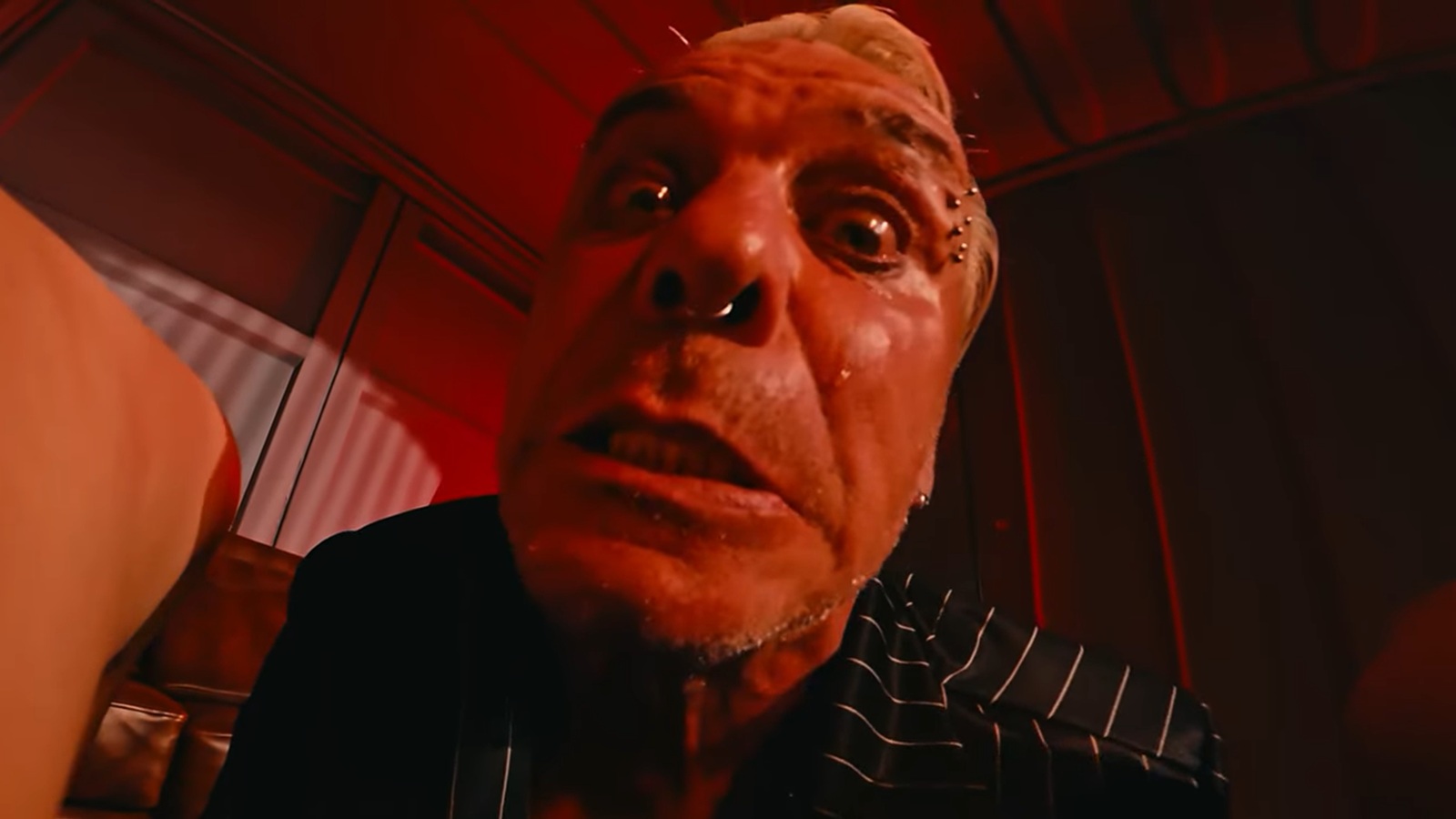 See RAMMSTEIN’s TILL LINDEMANN hail DAVID LYNCH in new video “Und die Engel singen”