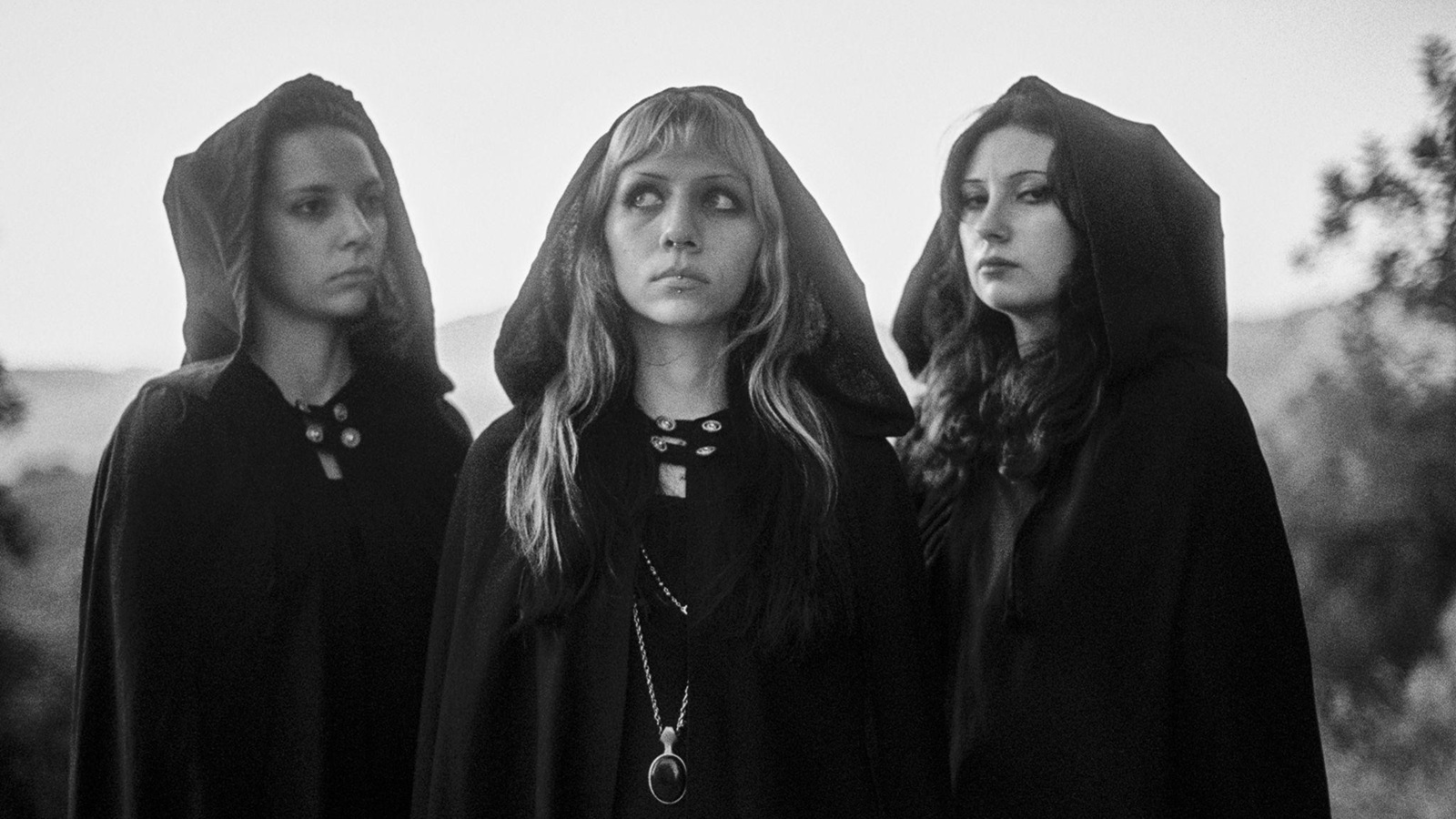 Hear FAETOOTH's new "fairy-doom" invocation "Hole"