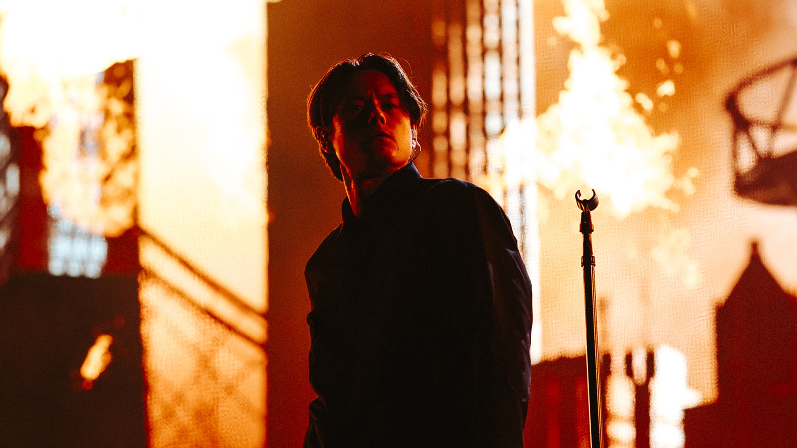 See BAD OMENS give "Specter" and "Impose" live debuts